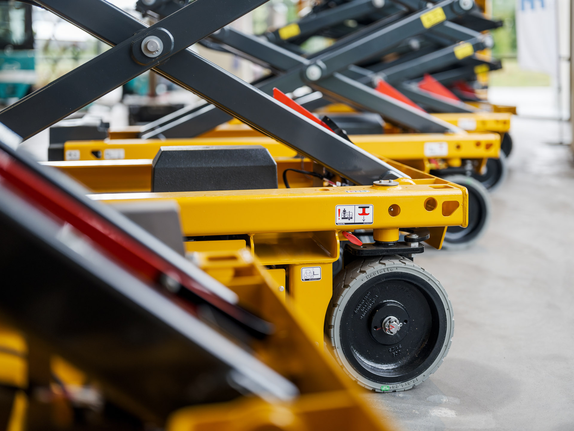 Uni-Rep - salg, service og eftersyn af lifte, teleskoplæssere og trucks